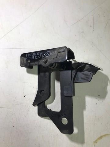 A1678801300 Mercedes крюк капоту стопорний