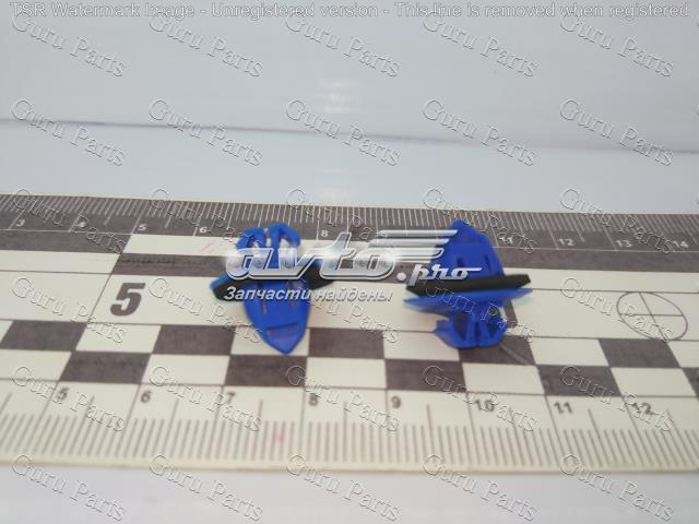 Пистон (клип) крепления накладок порогов на Toyota FJ Cruiser ...