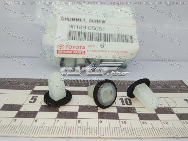 9018905051 Toyota заглушка