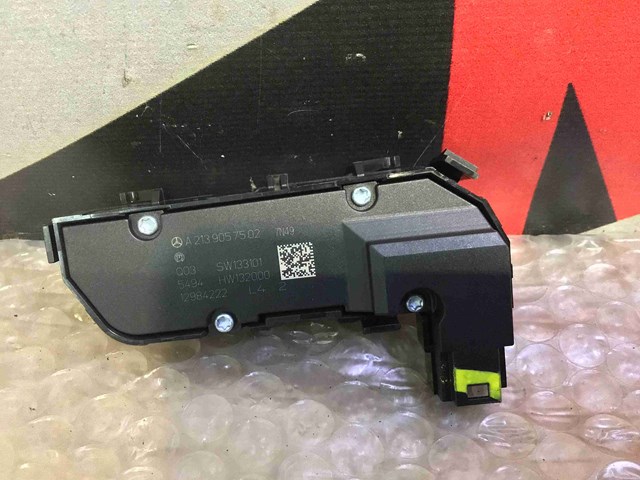 A21390575027N49 Mercedes кнопка обогрева сидений mercedes benz original