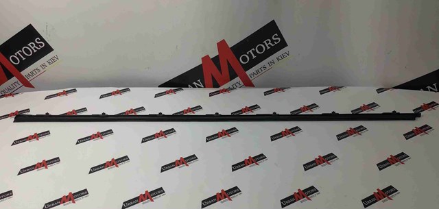 A2216900262 Mercedes уплотнитель двери передней правой