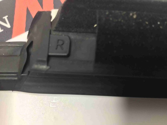 2216903480 Mercedes молдинг опускного стекла двери передней правой