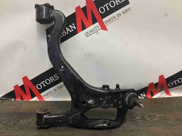 LR014673 Land Rover правый рычаг передней нижней подвески