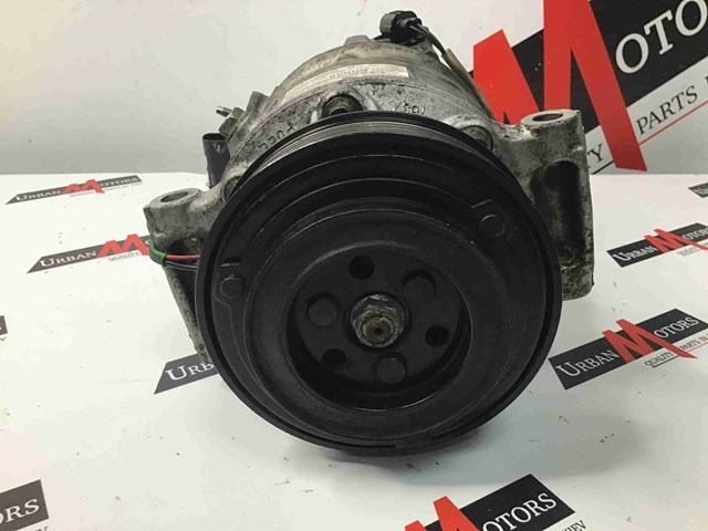 LR068127 Land Rover компрессор кондиционера