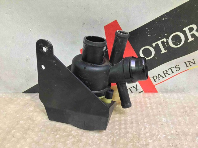 LR125484 Land Rover термостат