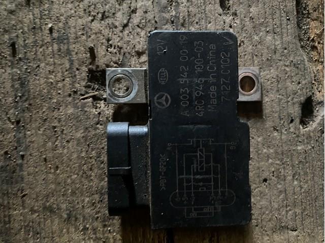 A0035420019 Mercedes mercedes w204 блок управления безопасности