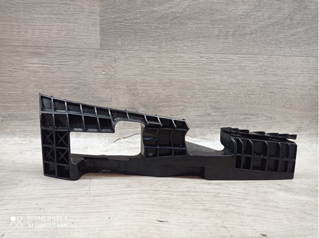 5211553020 Toyota кронштейн бампера переднего правый
