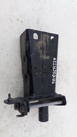 2216203186 Mercedes усилитель переднего бампера