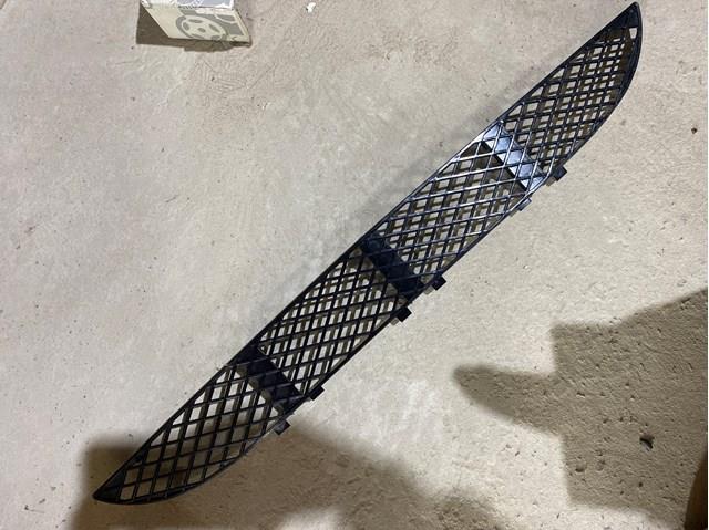 2108850053 Mercedes решетка бампера переднего центральная