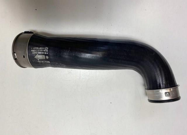 A1665280000 Mercedes шланг (патрубок интеркуллера верхний правый)