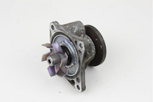 1300A095 Mitsubishi помпа водяная (насос охлаждения)