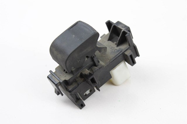 8481052030 Toyota кнопка включения мотора стеклоподъемника передняя правая