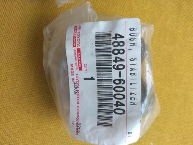 4884960040 Toyota Втулка стабилизатора переднего наружная