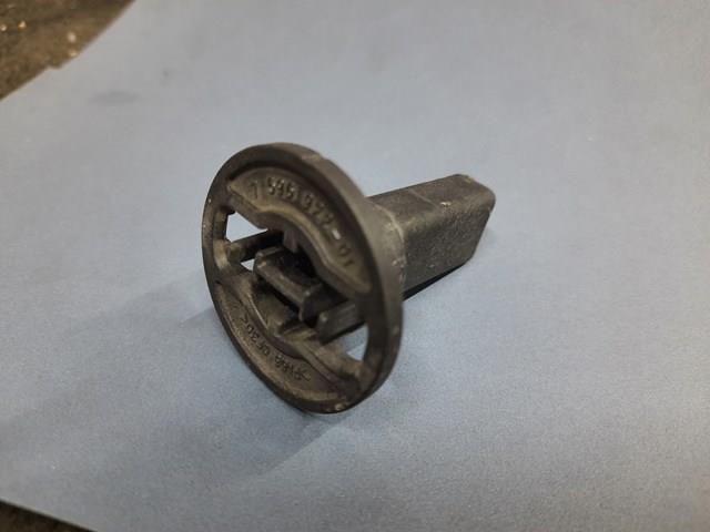 17117596922 BMW кронштейн радиатора верхний