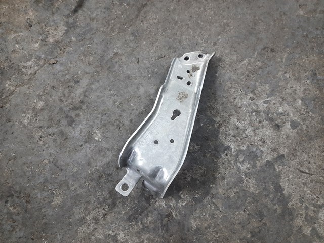 51117301586 BMW Кронштейн усилителя переднего бампера