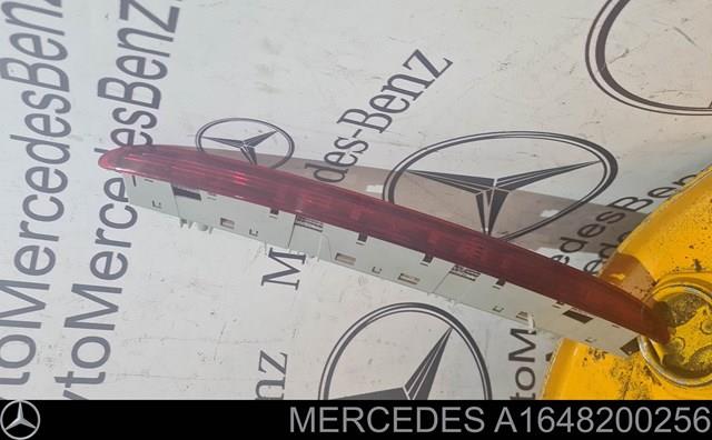 A1648200256 Mercedes стоп-сигнал задний дополнительный