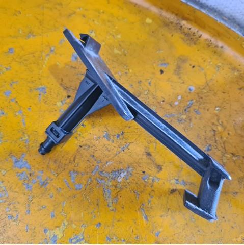 A1668600747 Mercedes форсунка омивача скла фари