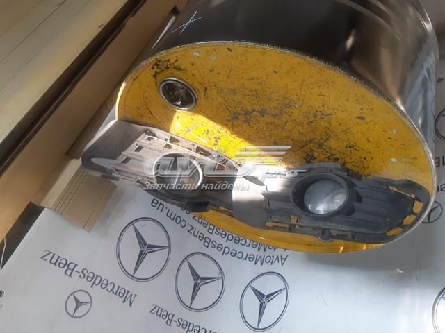 2048850223 Mercedes заглушка (решетка противотуманных фар бампера переднего