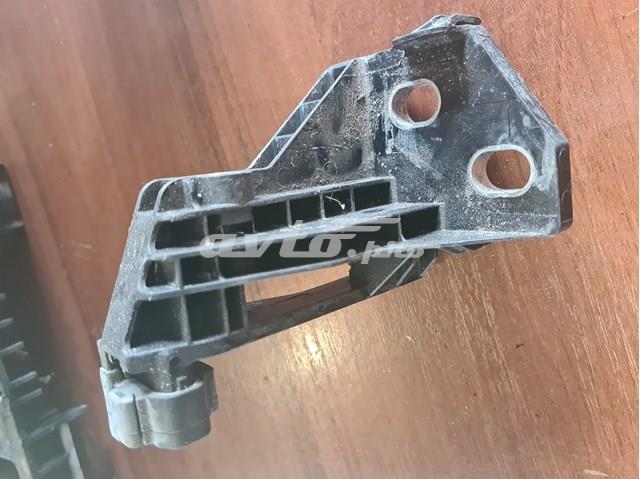 A2055014420 Mercedes mercedes скоба крепления радиатора справа.