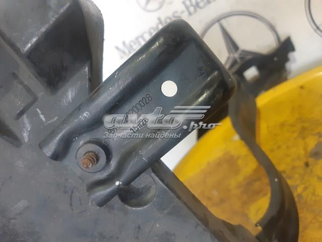 2126200028 Mercedes крепление бампера переднего