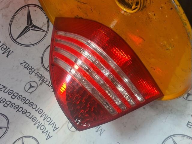 2208200864 Mercedes задний правый фонарь