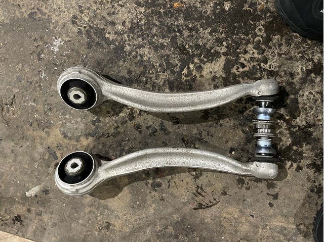 A2053304303 Mercedes рычаг передней подвески нижний левый