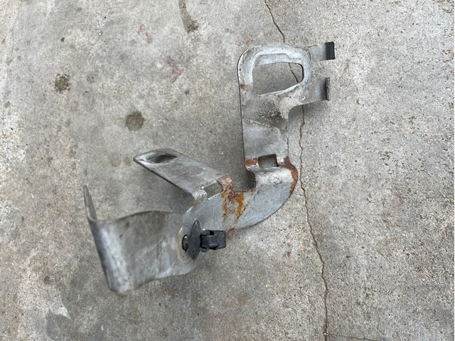 A2135240440 Mercedes кронштейн крепления защиты двигателя