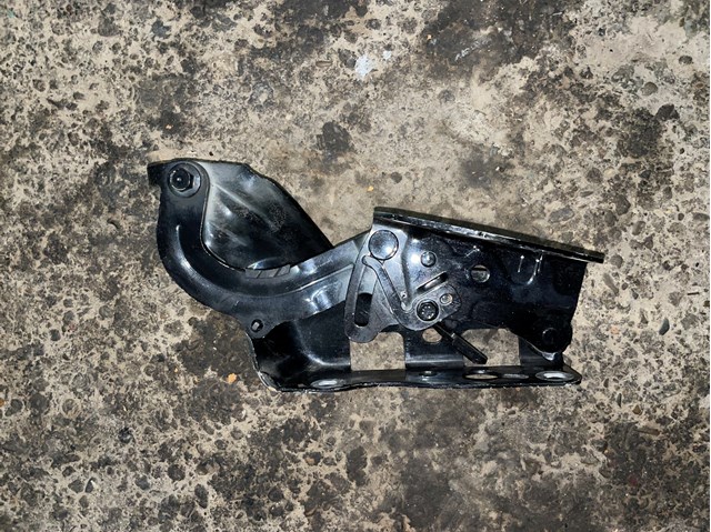 A2138800128 Mercedes петля капоту