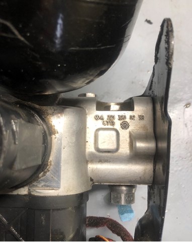 A2213200258 Mercedes | Блок клапанов регулируемой подвески передний A ...