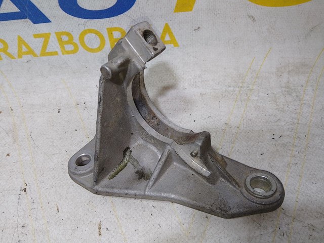 8200919080 Renault (RVI) Опора подвесного подшипника передней полуоси
