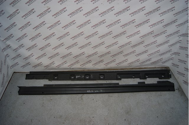 7585042030 Toyota накладка порога правая