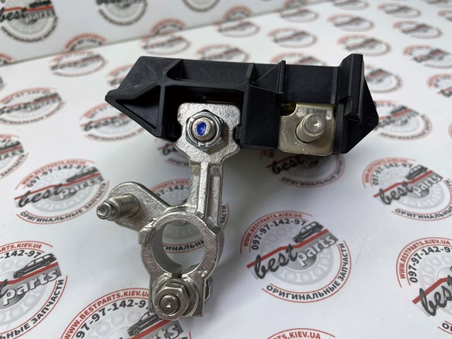 A0009061505 Mercedes | Клемма аккумулятора (акб) A 000 906 15 05 купить ...