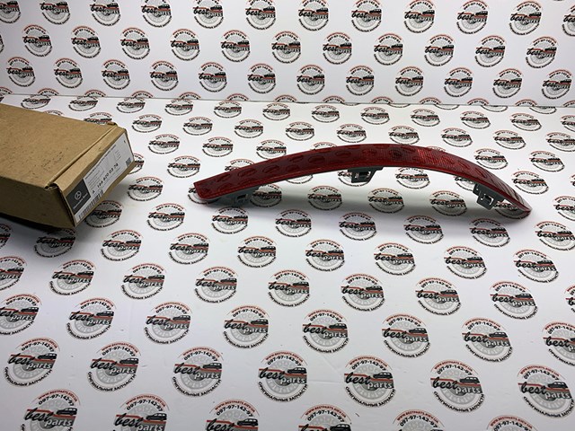 A1668200374 Mercedes светоотражатель бампера заднего