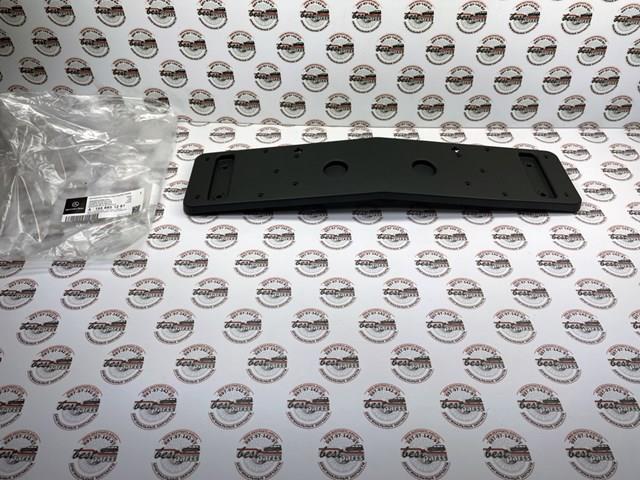 1668851281 Mercedes накладка пiд номерний знак 772