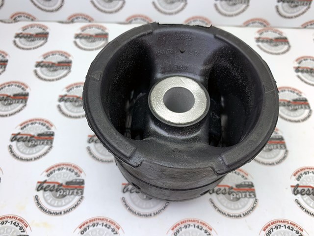 KHC000050 Land Rover Сайлентблок задней балки (подрамника)