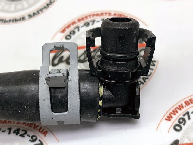 LR023142 Land Rover шланг (патрубок системы охлаждения)