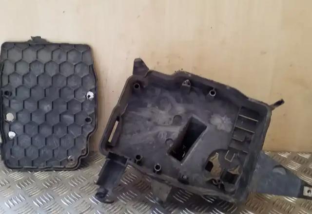 AV6112A659AE Ford корпус блока предохранителей