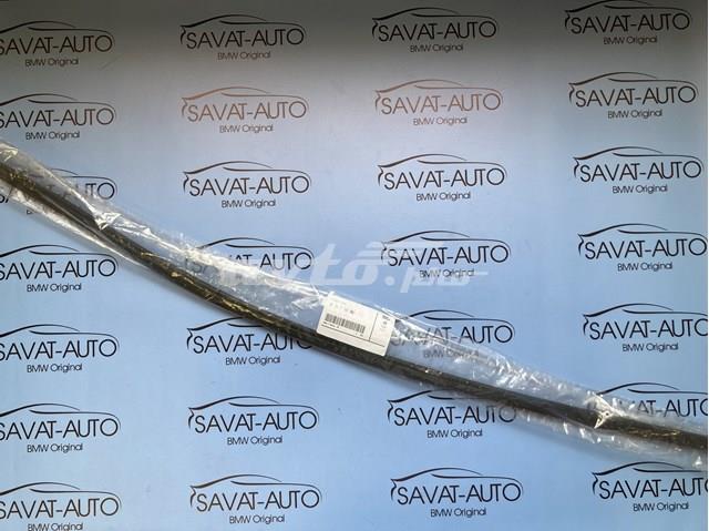 51317166841 BMW молдинг лобового стекла верхний