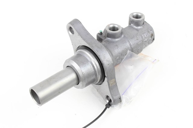 4625A421 Mitsubishi главный тормозной цилиндр