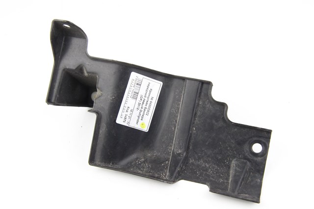 6400D922 Mitsubishi воздуховод/дефлектор радиатора, верхний