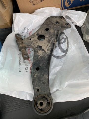 4806848041 Toyota рычаг передней подвески нижний правый
