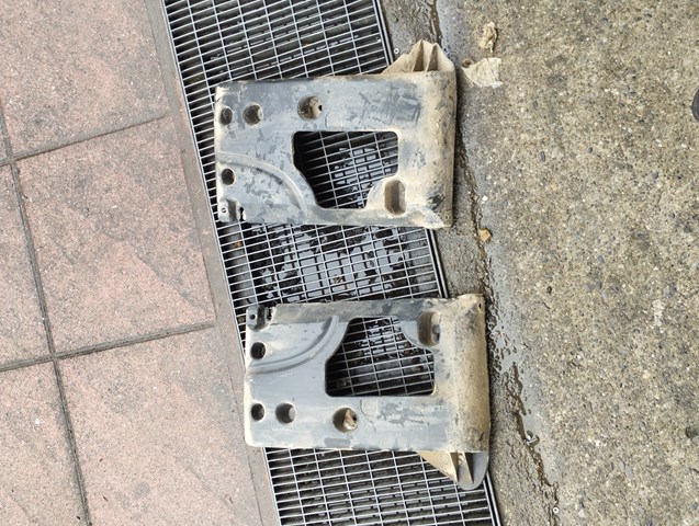 852230001R Renault (RVI) кронштейн бампера заднего левый