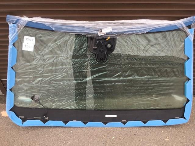 1676704701 Mercedes скло лобове