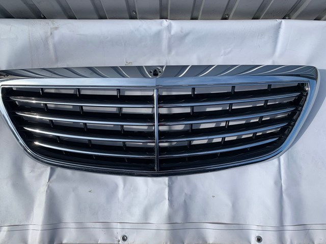 2228800483 Mercedes решетка радиатора