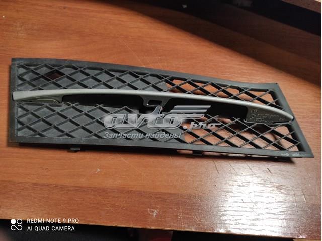 51117200700 BMW решетка бампера переднего правая