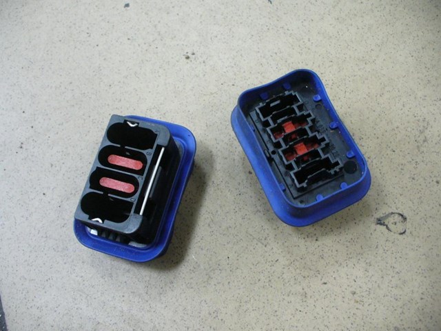 0395453028 Mercedes разъем