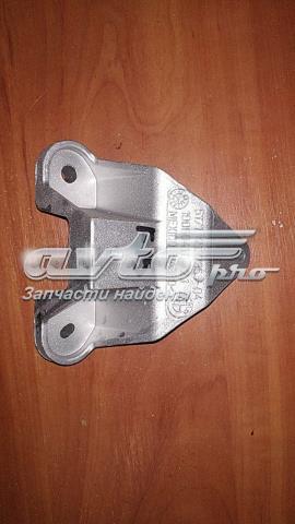 51717137353 BMW консоль опоры рулевой колонки