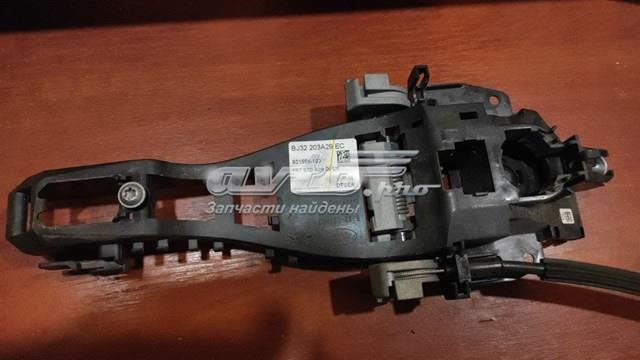 LR025541 Land Rover усиление ручки двери