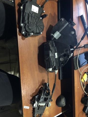 LR037500 Land Rover исполнительное устройство