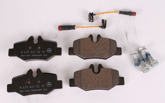 A0064204420 Mercedes колодки тормозные задние дисковые